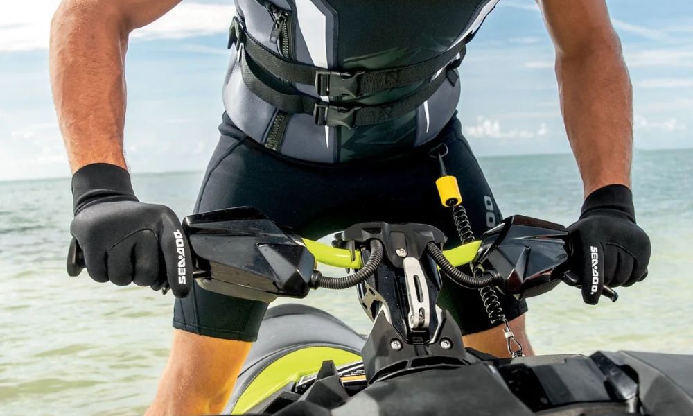 A Buyer's Guide to Jet Ski Gloves: What To Look For | Peakboys